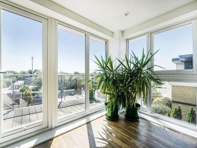 2 bed flat for sale