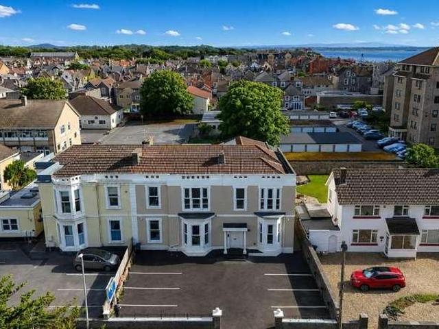 2 bed flat for sale