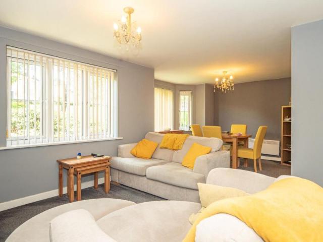2 bed flat for sale