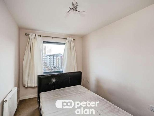 2 bed flat for sale