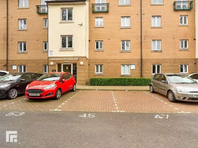 2 bed flat for sale