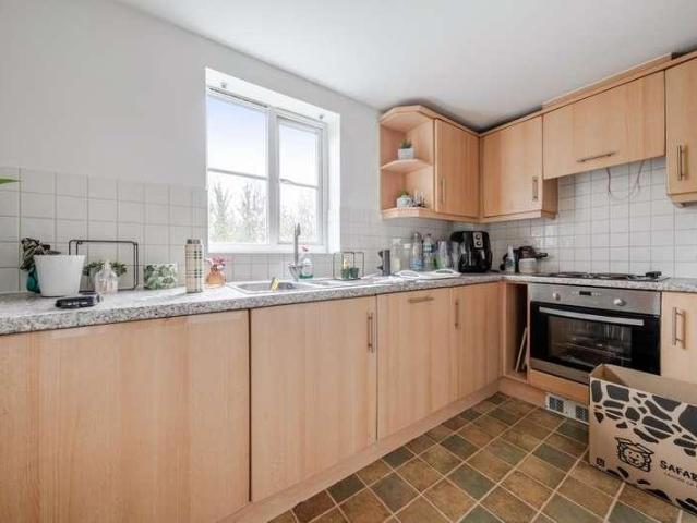 2 bed flat for sale