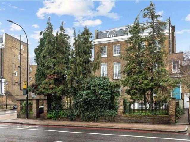 2 bed flat for sale