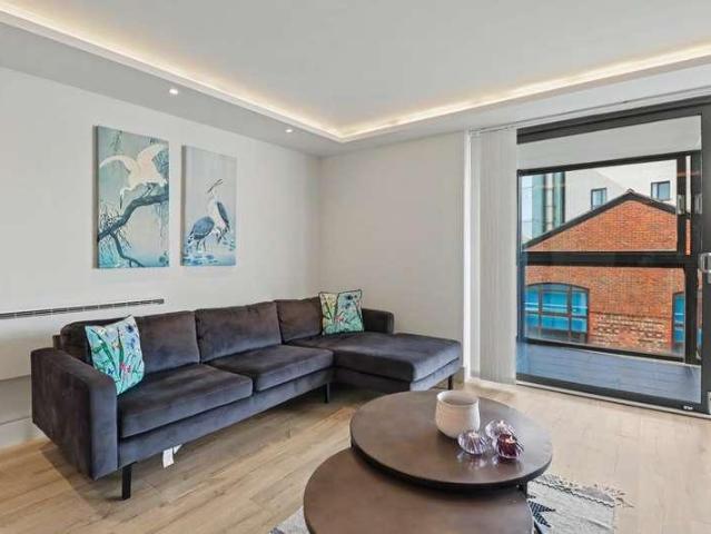 2 bed flat for sale