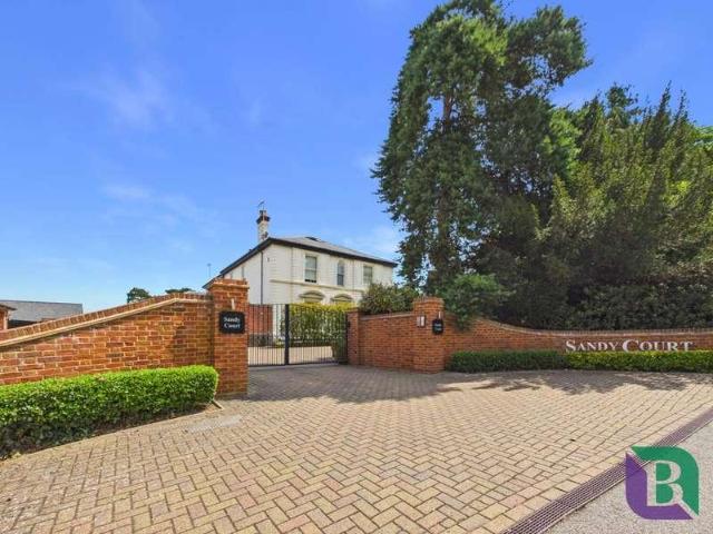 2 bed flat for sale