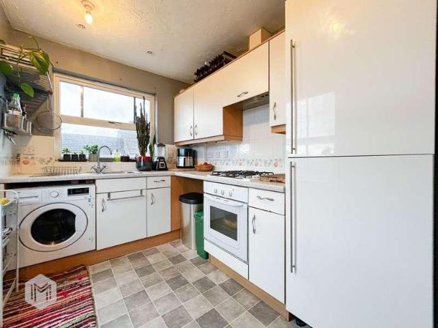 2 bed flat for sale