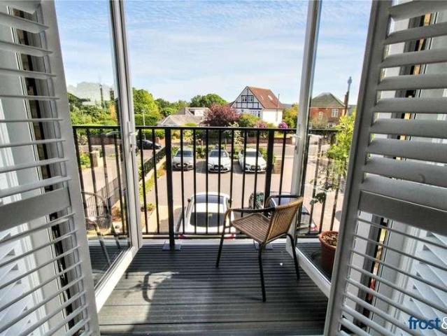 2 bed flat for sale