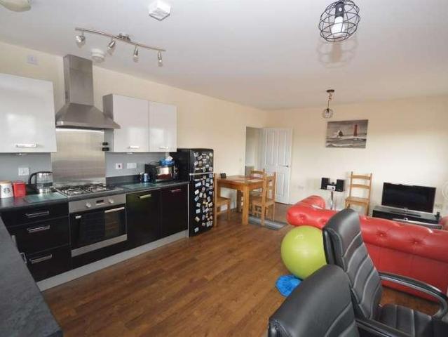 2 bed flat for sale