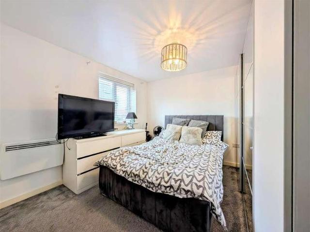 2 bed flat for sale