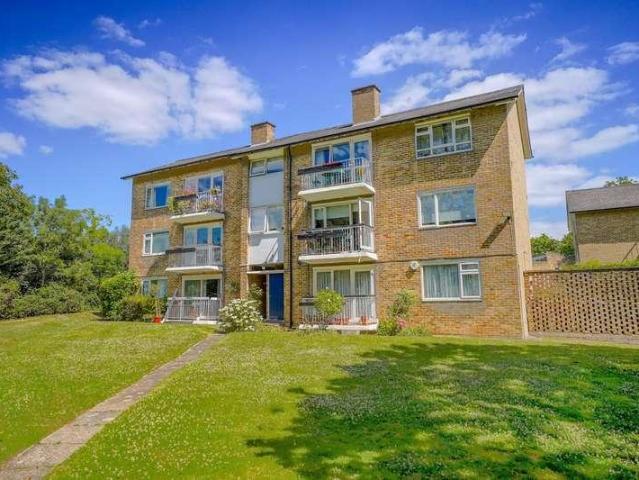 2 bed flat for sale