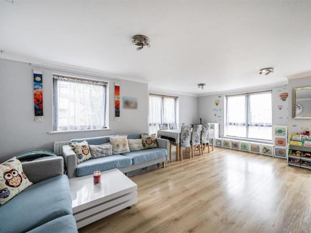 2 bed flat for sale
