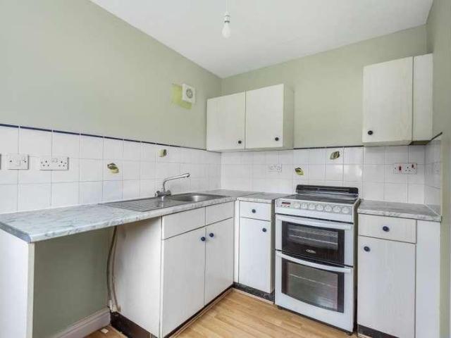 2 bed flat for sale