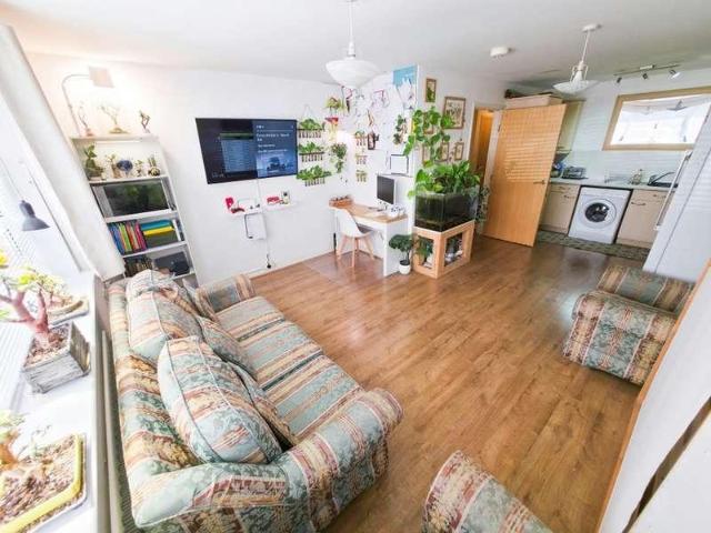 2 bed flat for sale