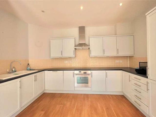 2 bed flat for sale