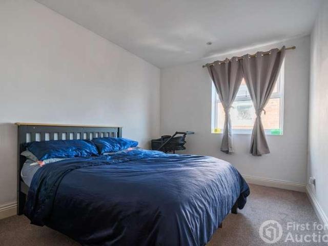 2 bed flat for sale