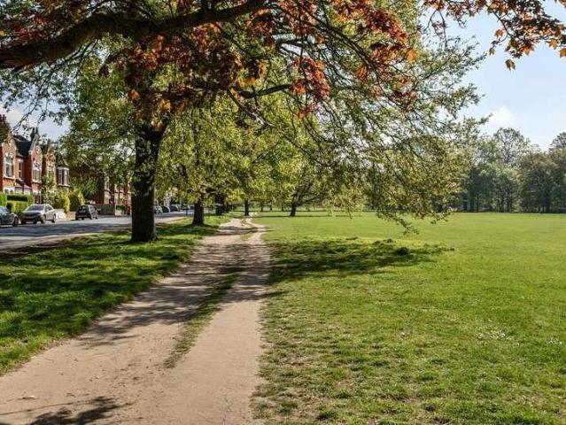 2 bed flat for sale
