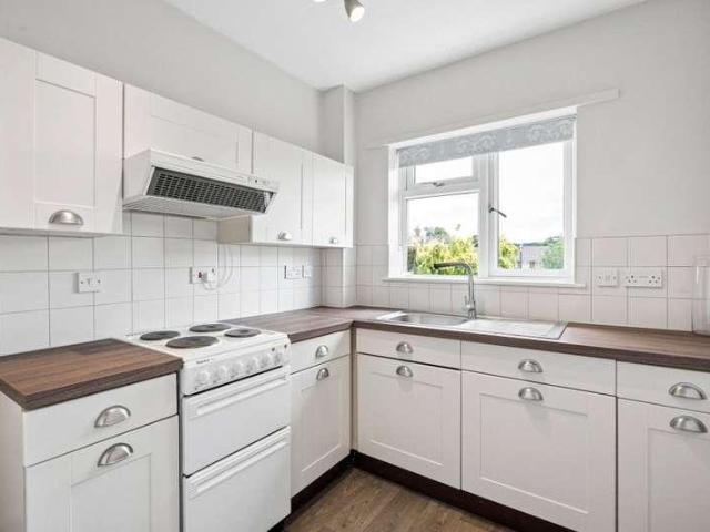 2 bed flat for sale