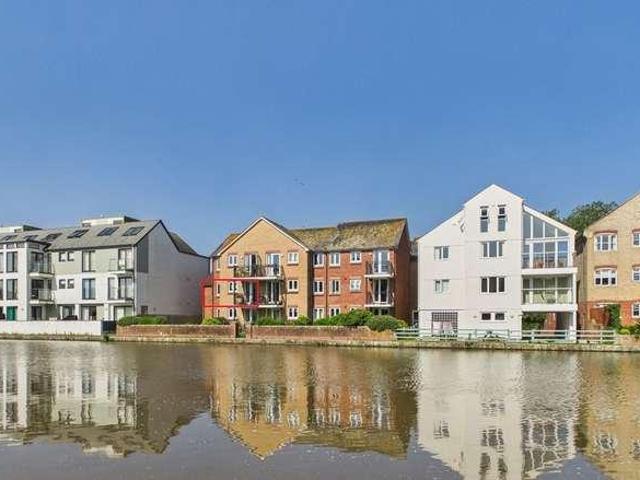 2 bed flat for sale
