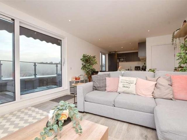 2 bed flat for sale