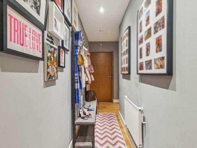 2 bed flat for sale