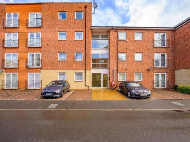 2 bed flat for sale