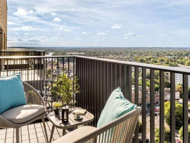 2 bed flat for sale