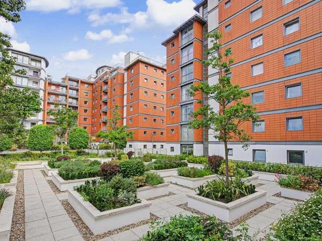 2 bed flat for sale