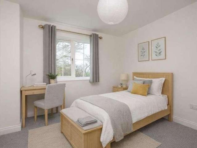 2 bed flat for sale