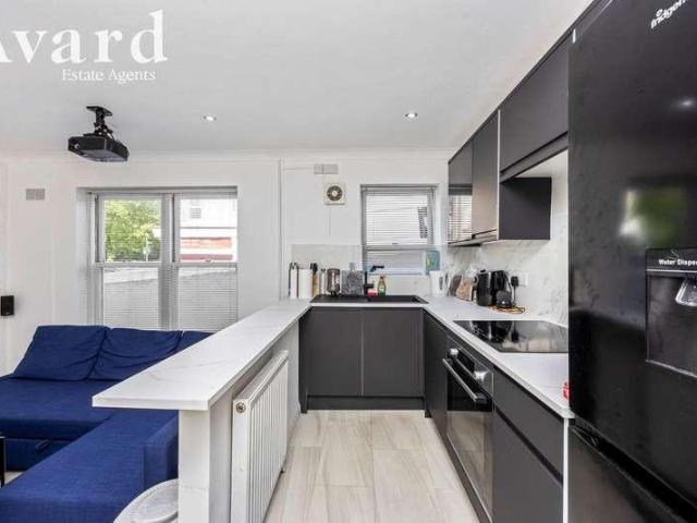 2 bed flat for sale