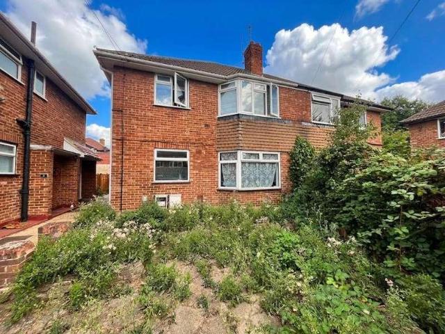 2 bed flat for sale