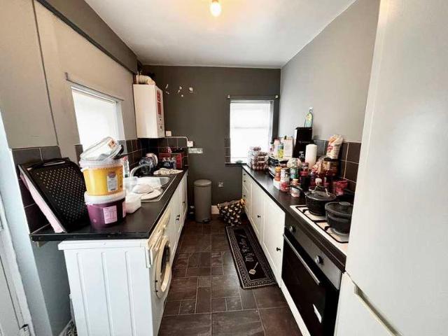 2 bed flat for sale