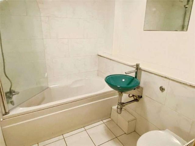 2 bed flat for sale