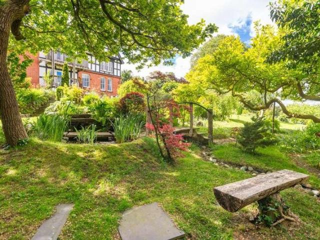 2 bed flat for sale