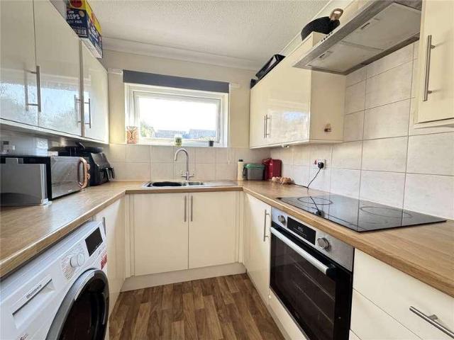2 bed flat for sale