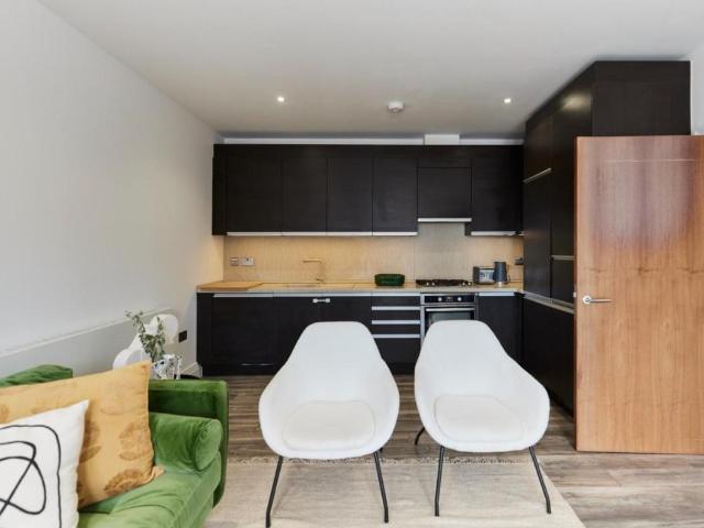 2 bed flat for sale