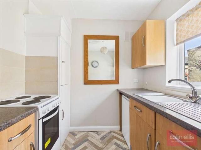 2 bed flat for sale