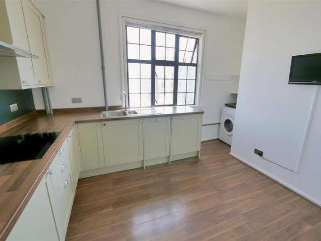 2 bed flat for sale
