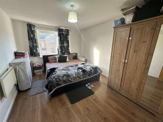 2 bed flat for sale