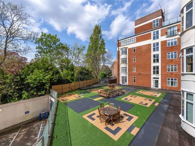2 bed flat for sale
