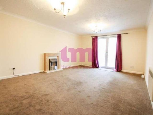 2 bed flat for sale