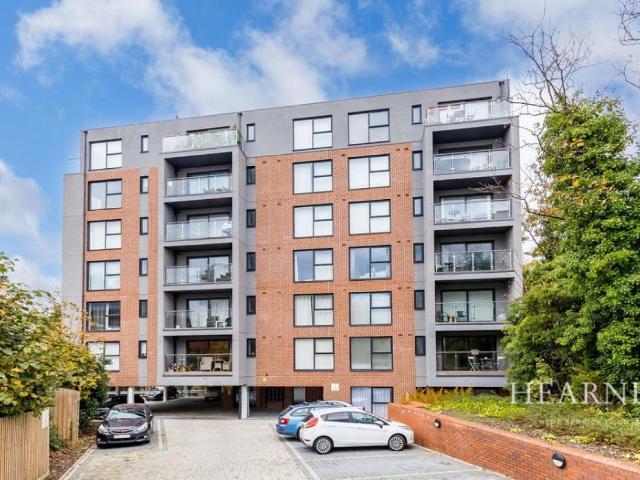 2 bed flat for sale