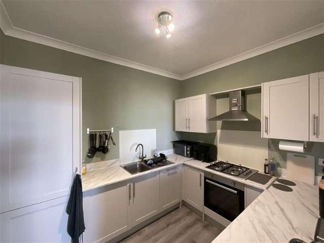 2 bed flat for sale