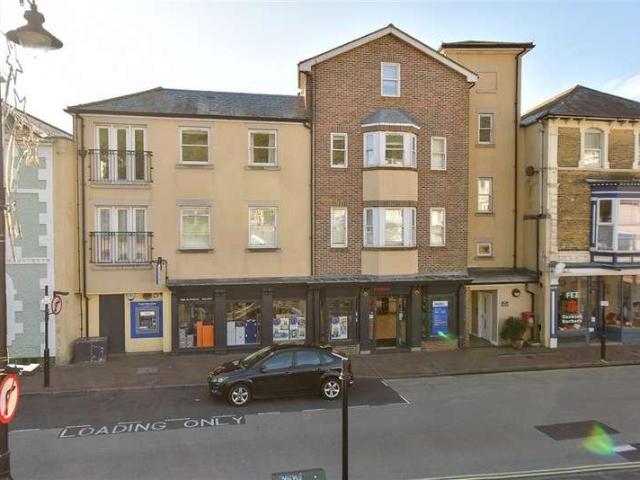 2 bed flat for sale