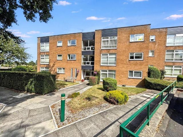 2 bed flat for sale