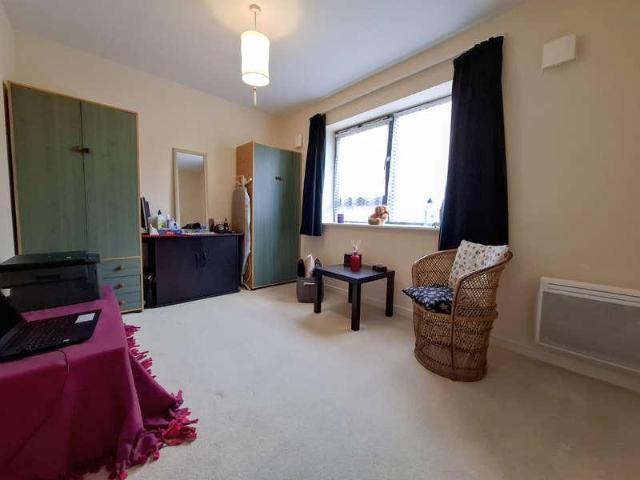 2 bed flat for sale