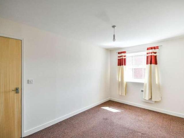 2 bed flat for sale