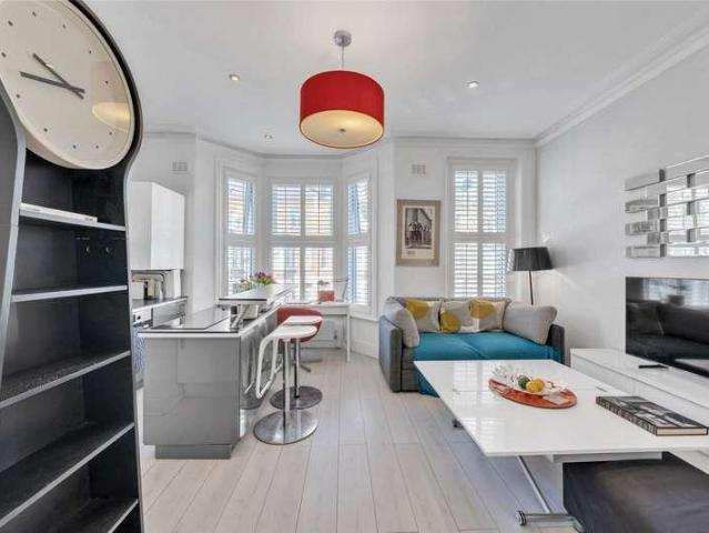 2 bed flat for sale