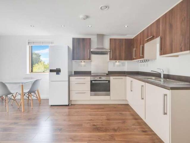 2 bed flat for sale