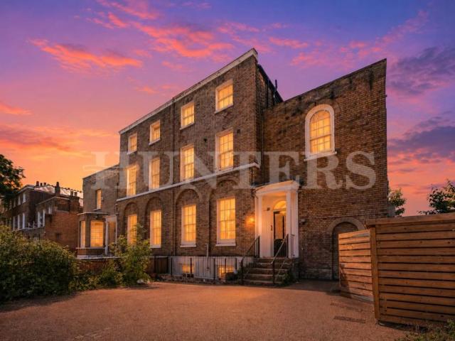 2 bed flat for sale