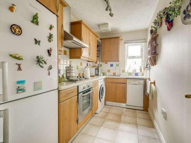 2 bed flat for sale